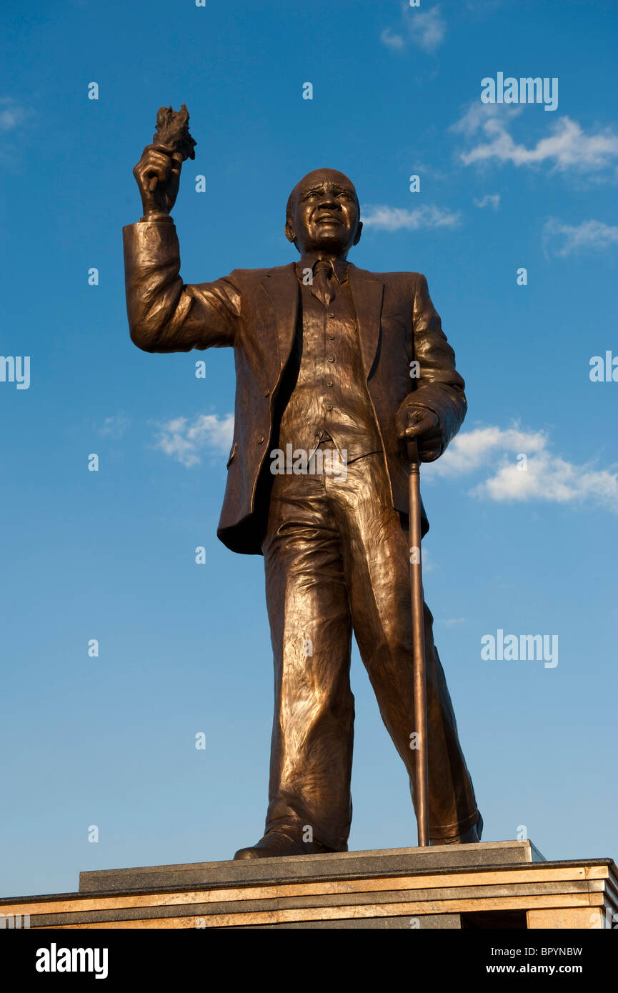 Statue of DR Kamuzu Hastings Banda in front of the Memorial tower to ...