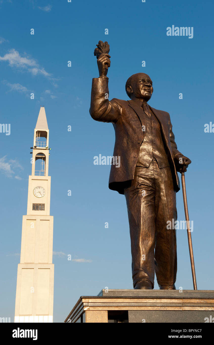 Statue of DR Kamuzu Hastings Banda in front of the Memorial tower to ...
