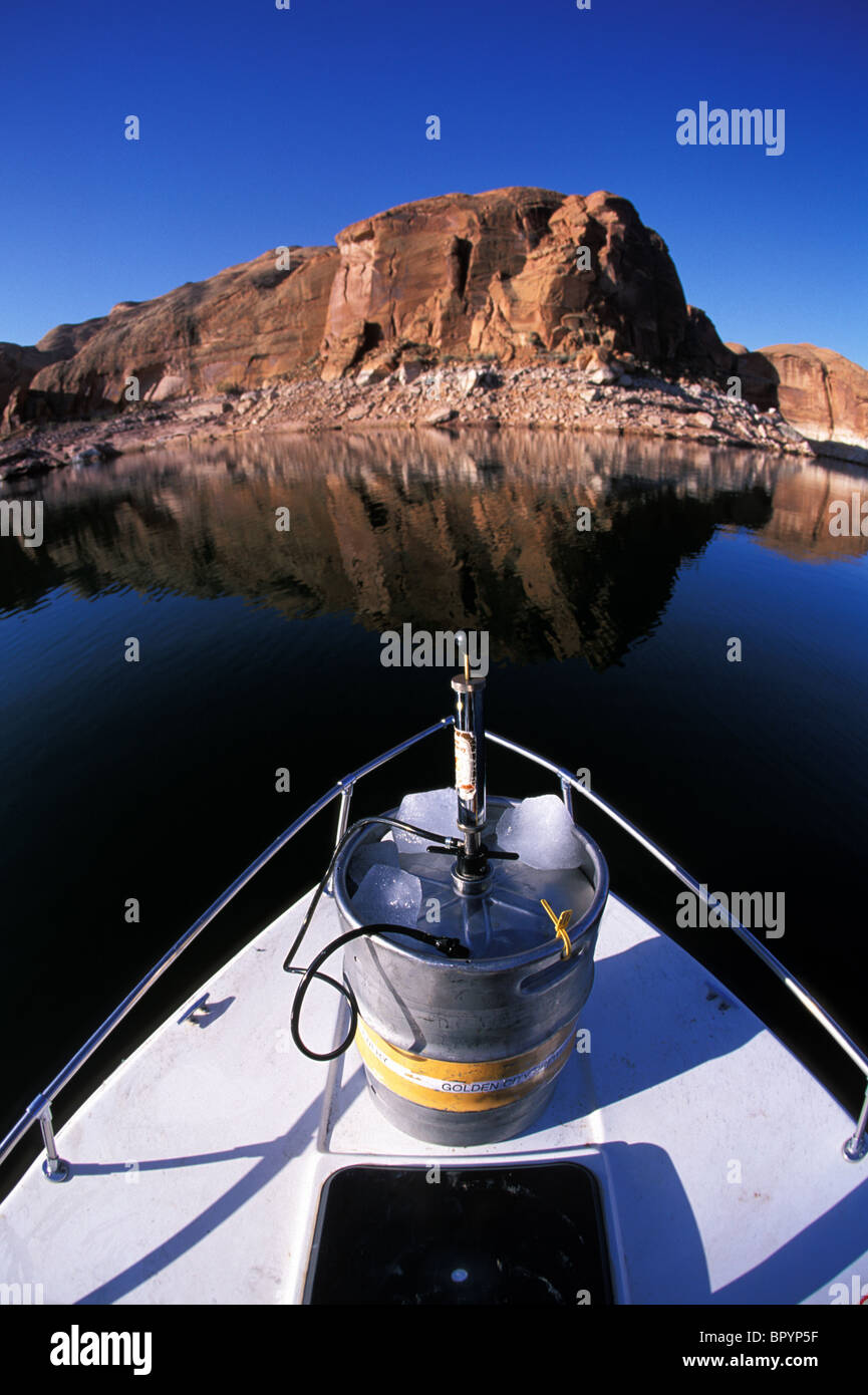 Boat reaches the shore hi-res stock photography and images - Alamy