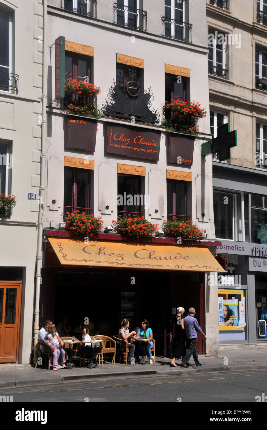 café restaurant, Chez Claude, Paris, France Stock Photo - Alamy