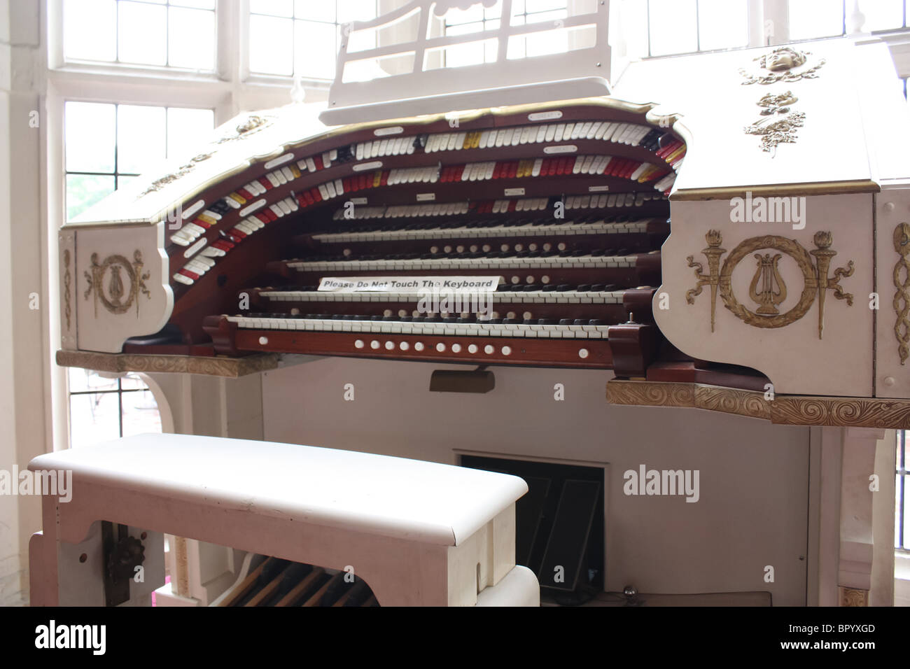 Organ piano hi-res stock photography and images - Alamy
