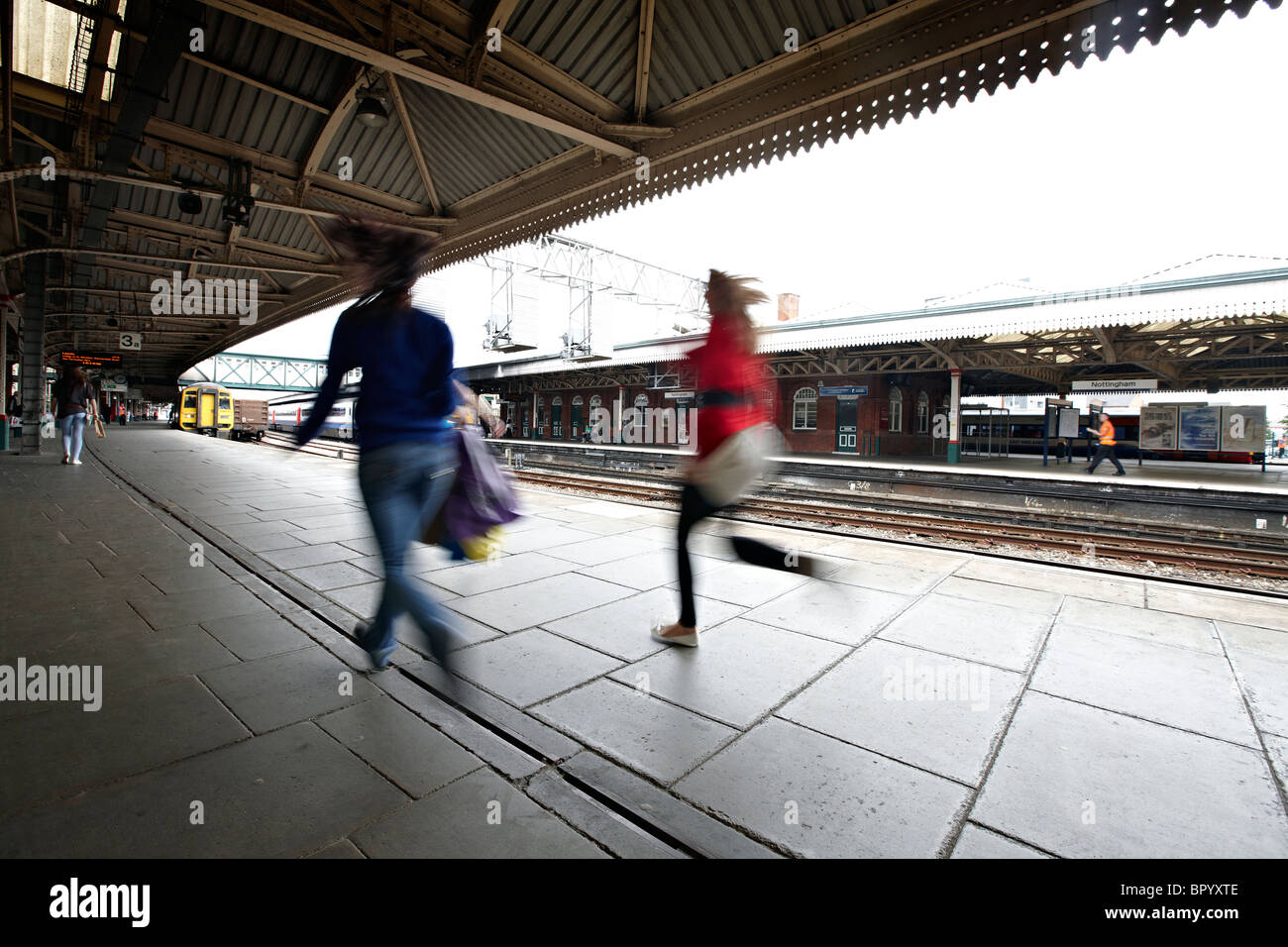 Commuters and passengers run to catch a train at Nottingham Railway ...