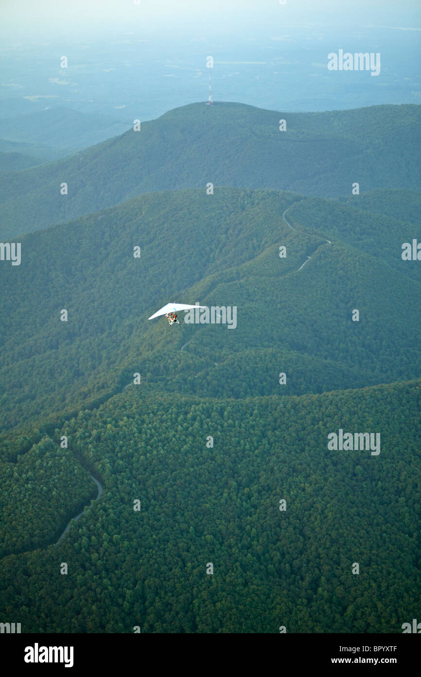 Phil Correll flys his homebuilt ultralight trike south over the ...