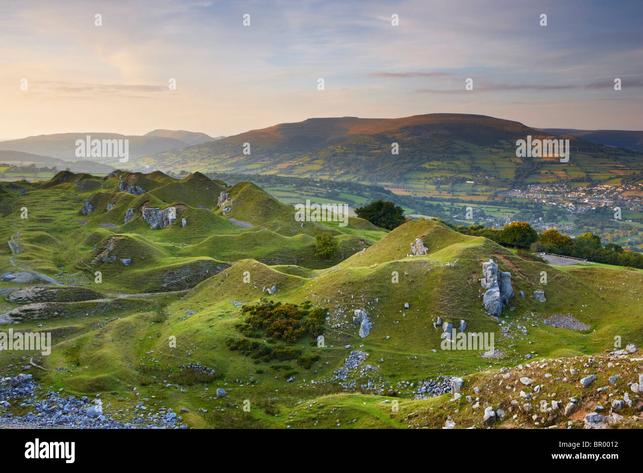 Llangattock Escarpment with the Usk Valley Beyond Stock Photo - Alamy