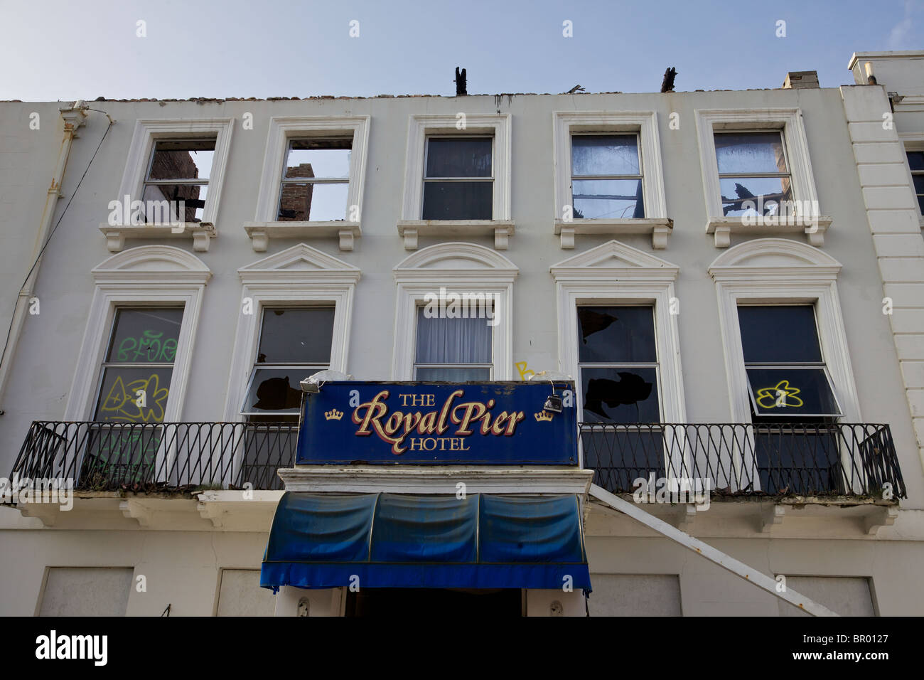 Hotel destroyed hi-res stock photography and images - Alamy