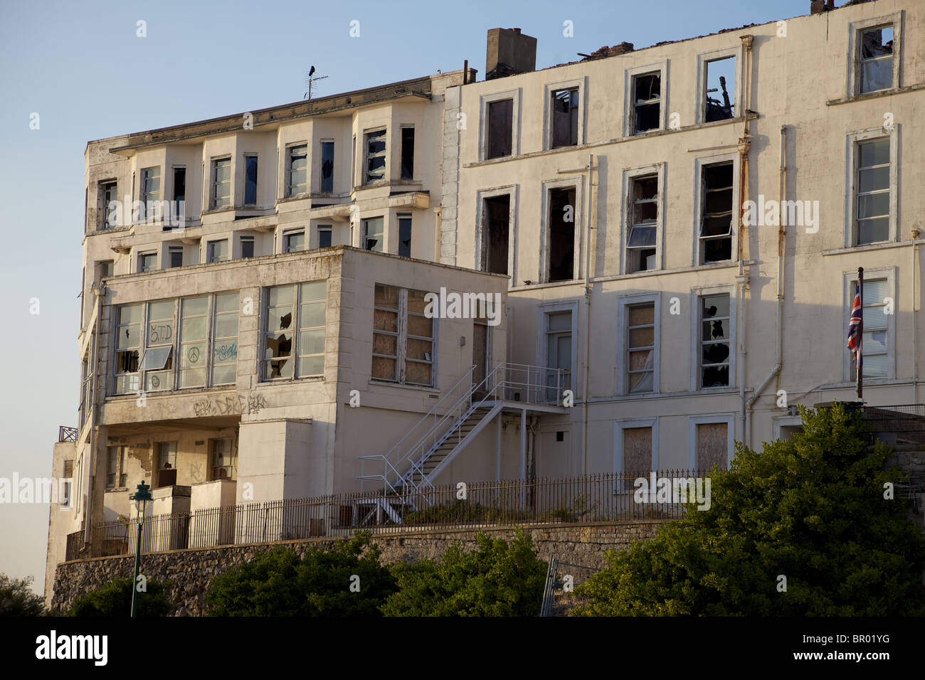 Derelict hotel in uk hi-res stock photography and images - Alamy