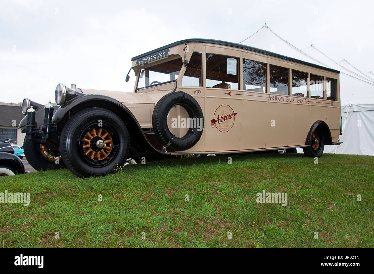 Antique cars driving historical hi-res stock photography and images - Alamy