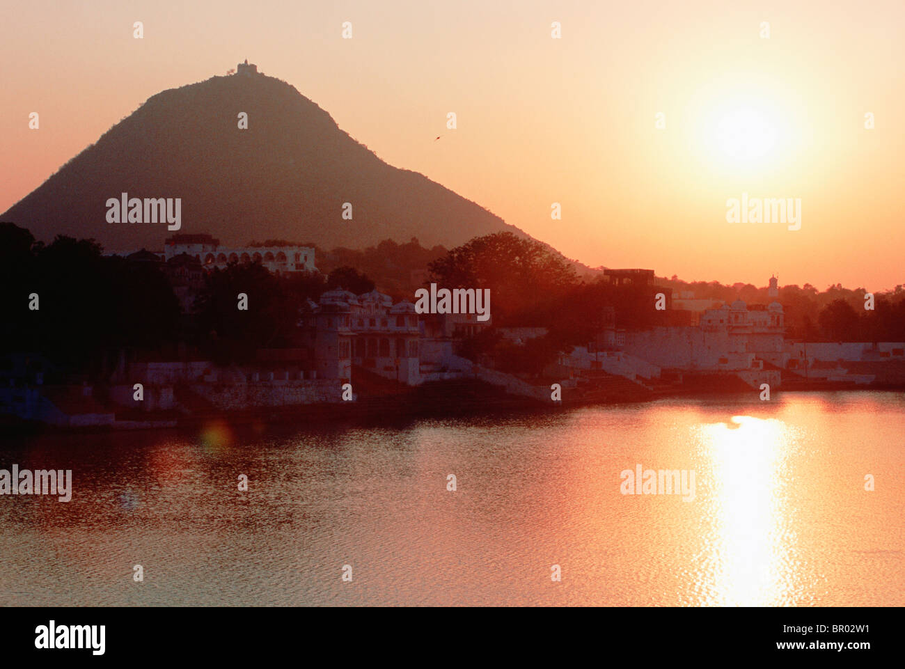 The sun sets over Pushkar Lake, India Stock Photo - Alamy