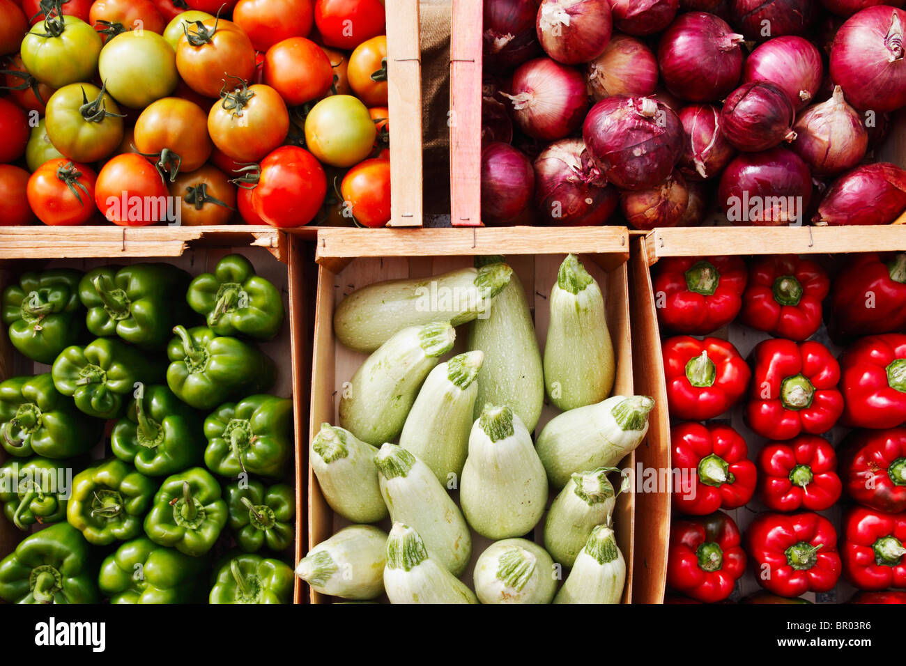 Box of vegetables hi-res stock photography and images - Alamy