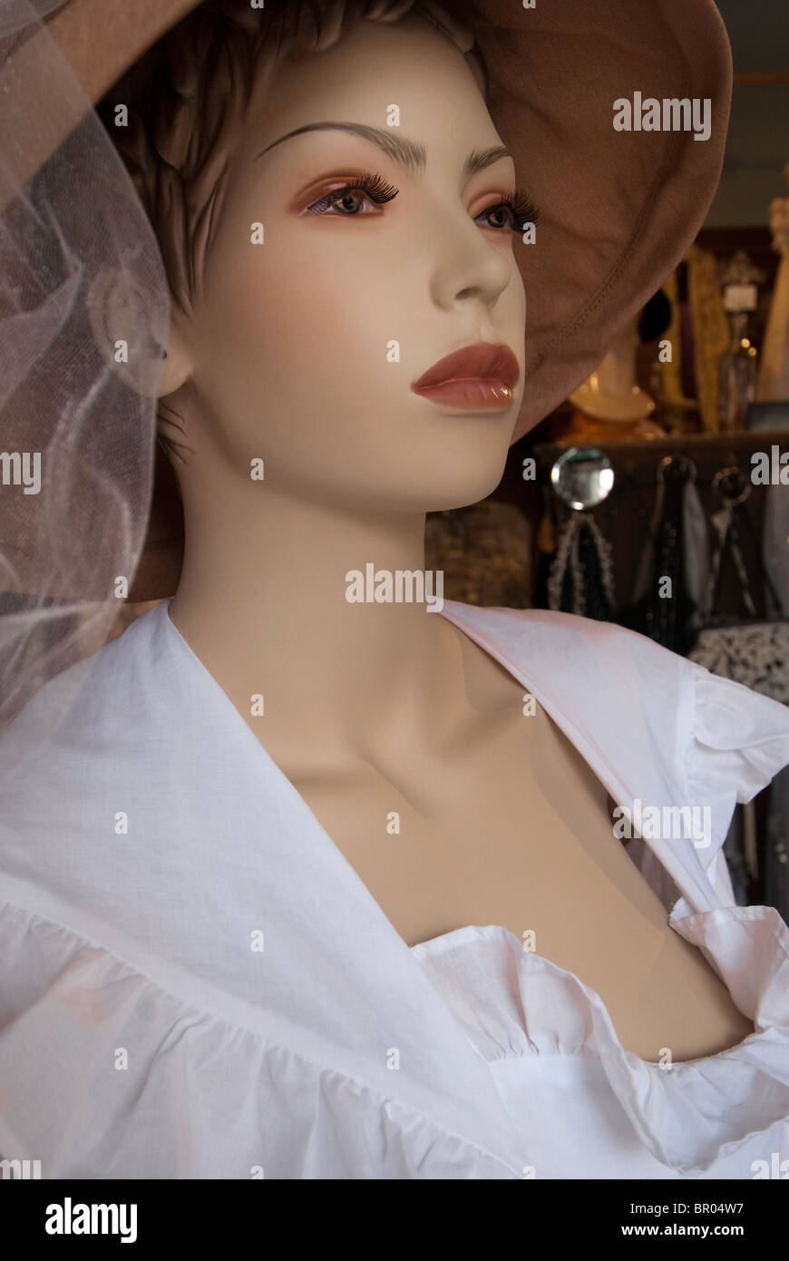 Female mannequin statue hi-res stock photography and images - Alamy