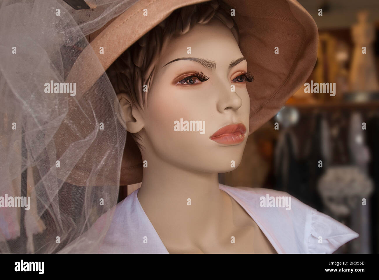 Female mannequin statue hi-res stock photography and images - Alamy