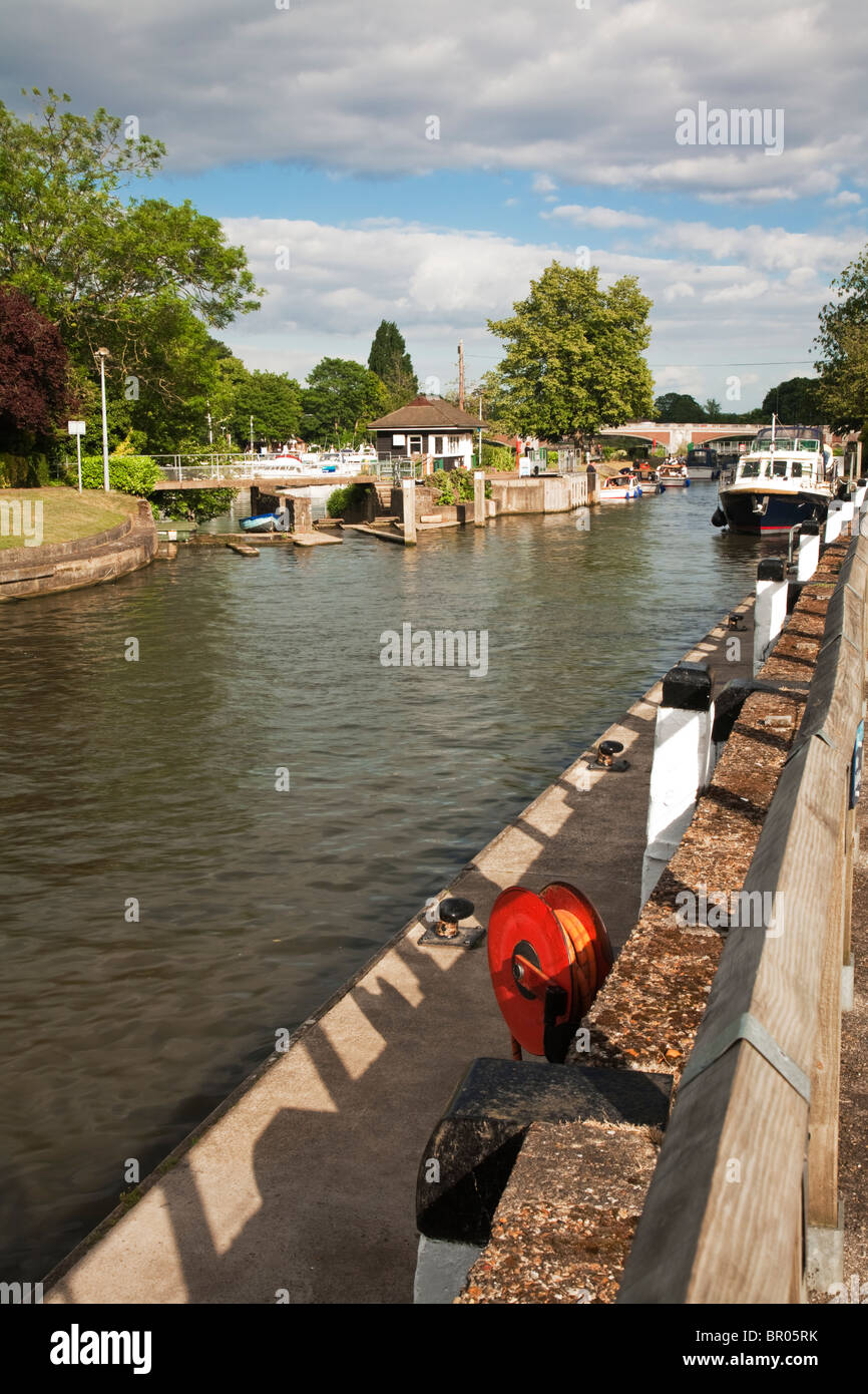 East molesey hi-res stock photography and images - Alamy