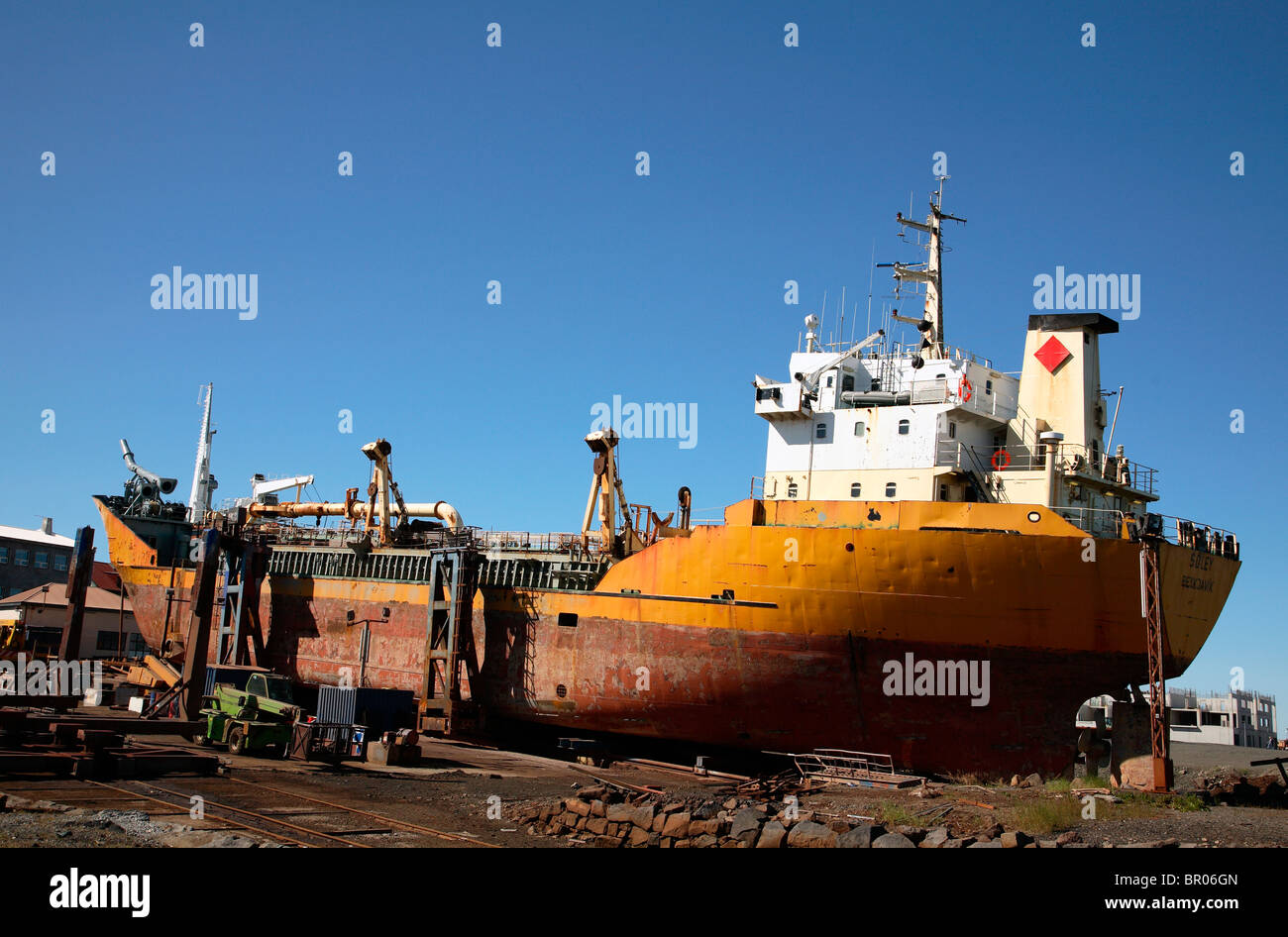 Ship being repaired hi-res stock photography and images - Alamy