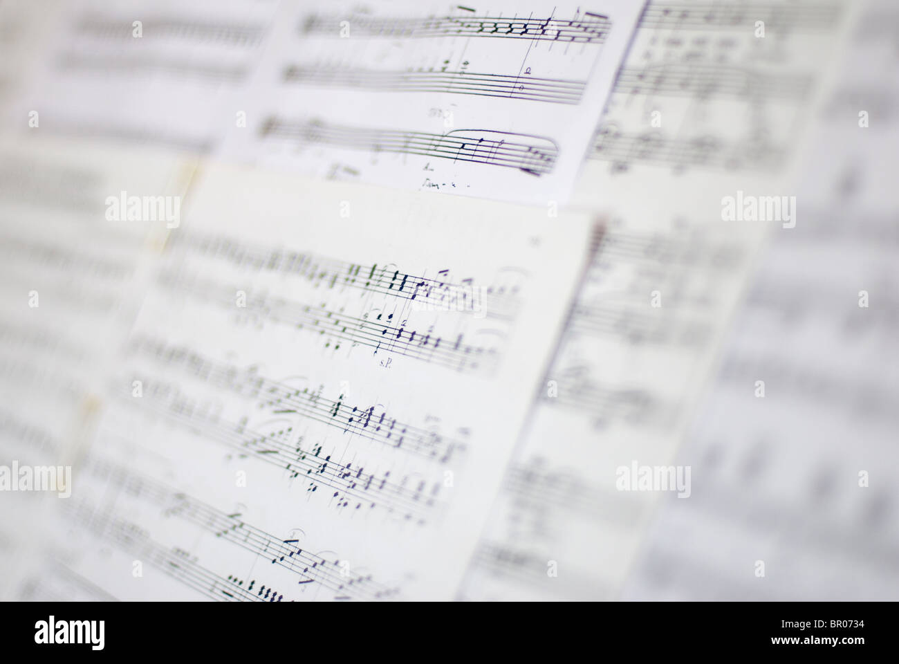 Staff notation hi-res stock photography and images - Alamy