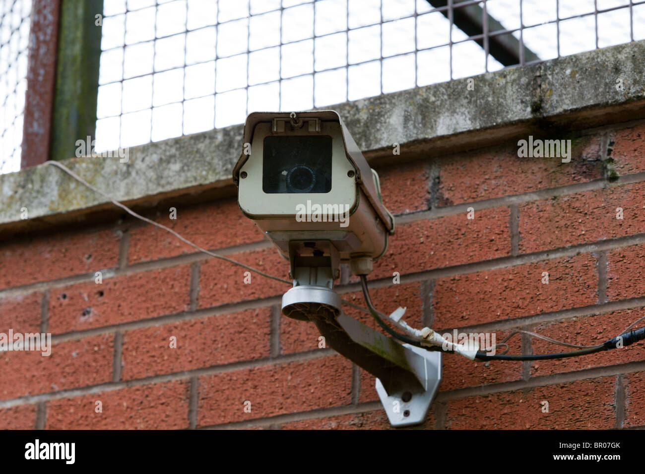 Fence cctv camera hi-res stock photography and images - Alamy