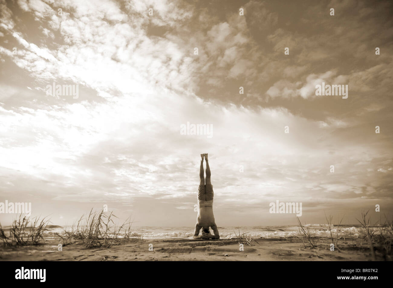 Man headstand hi-res stock photography and images - Alamy