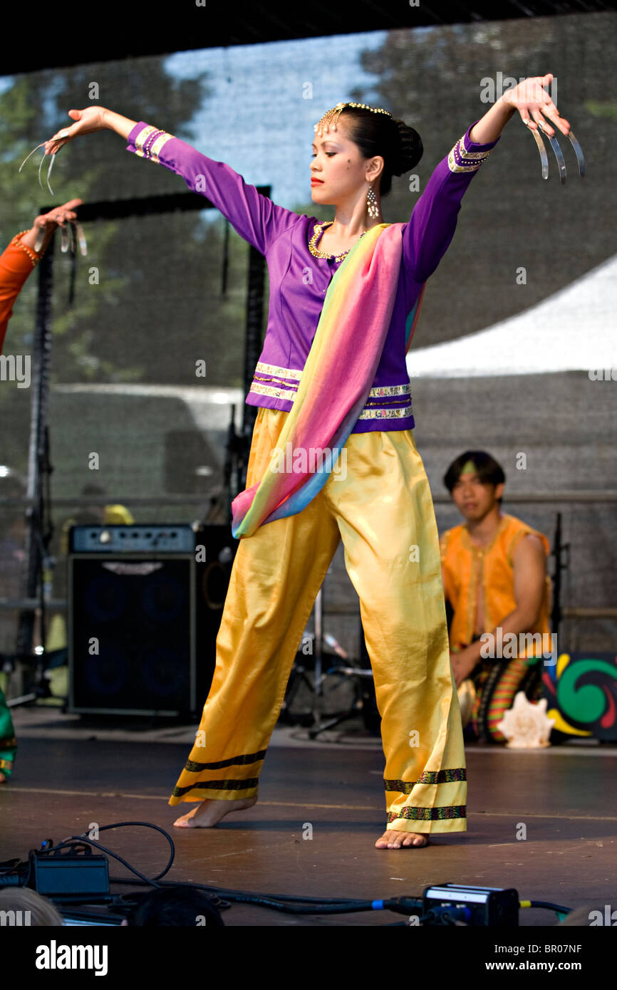 Member filipino dance group lahing hi-res stock photography and images ...