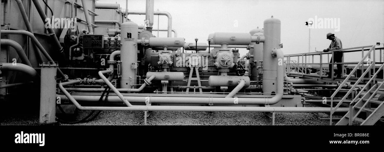 Drill rig Black and White Stock Photos & Images - Alamy