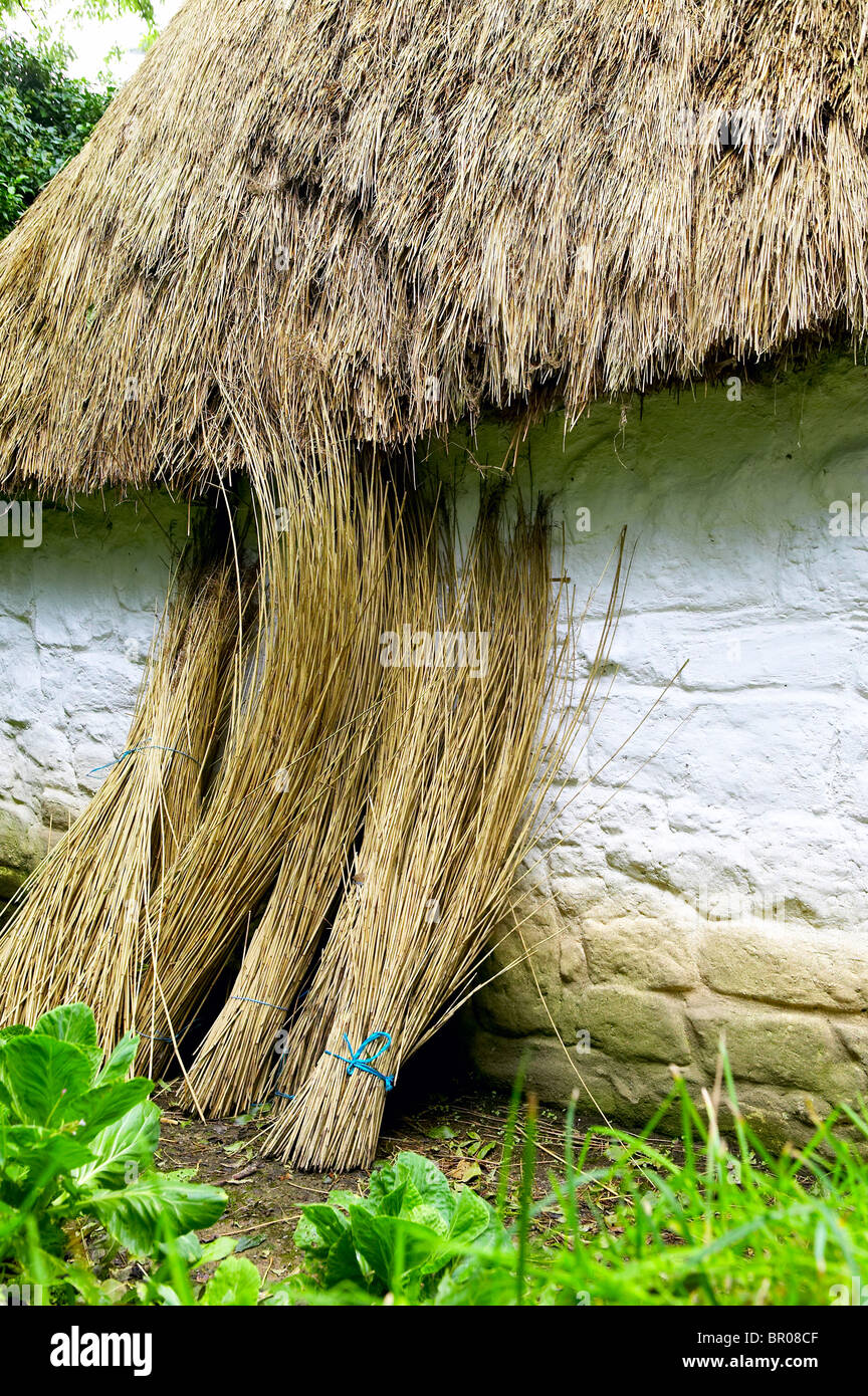Hay cottages hi-res stock photography and images - Alamy
