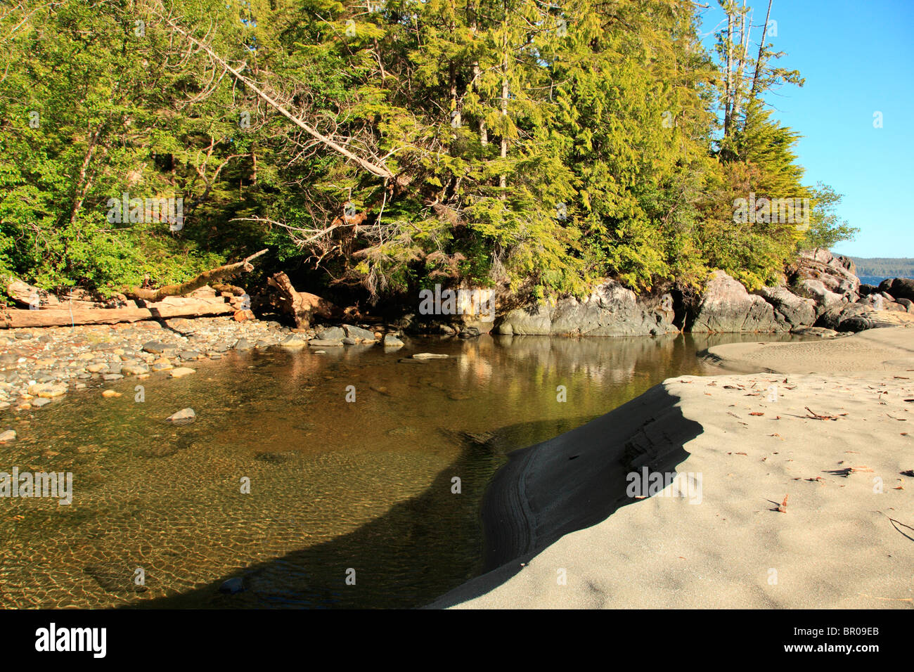 Pool by mountain hi-res stock photography and images - Alamy