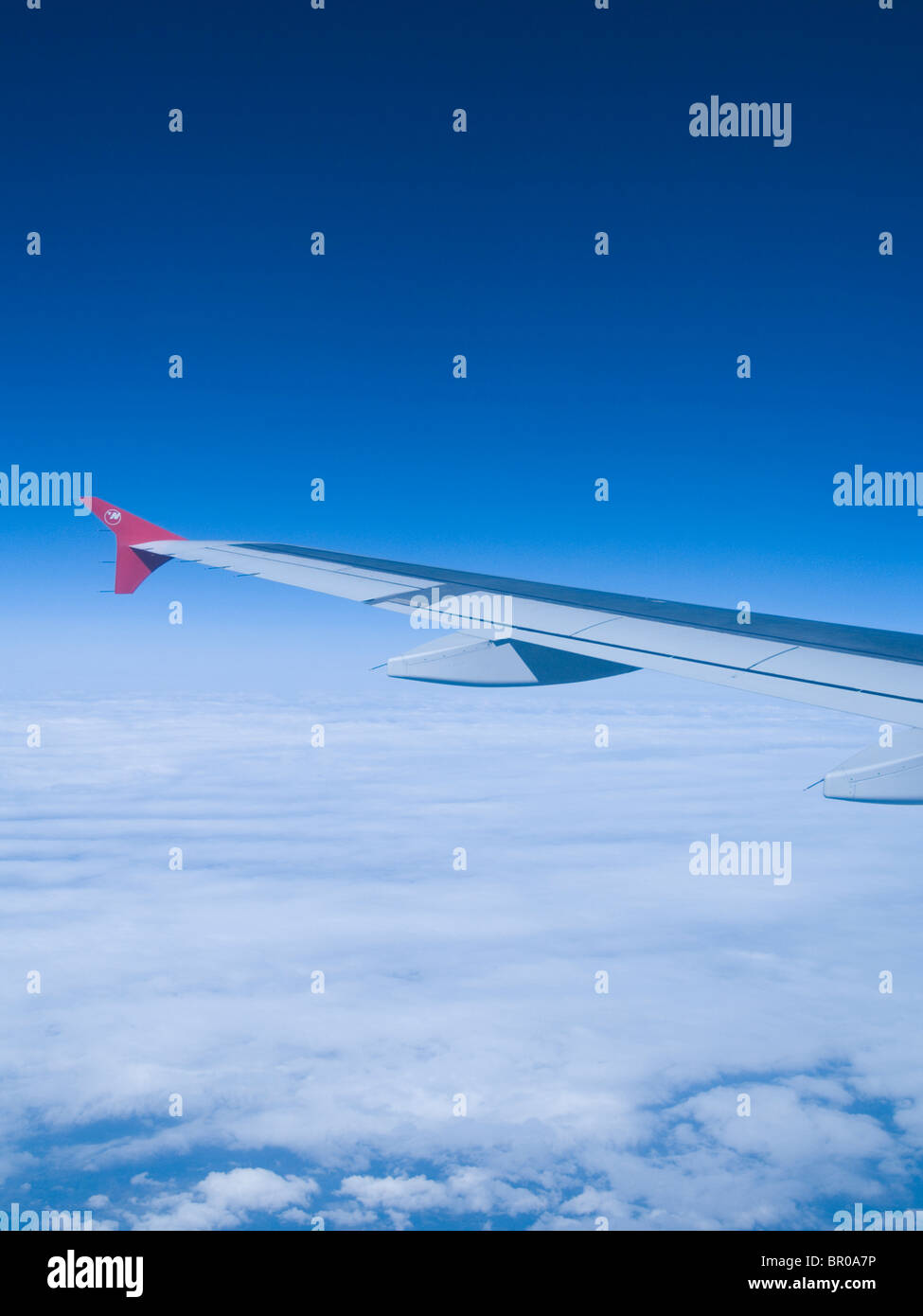 Looking out the window of a commercial jet-liner enroute to Detroit ...