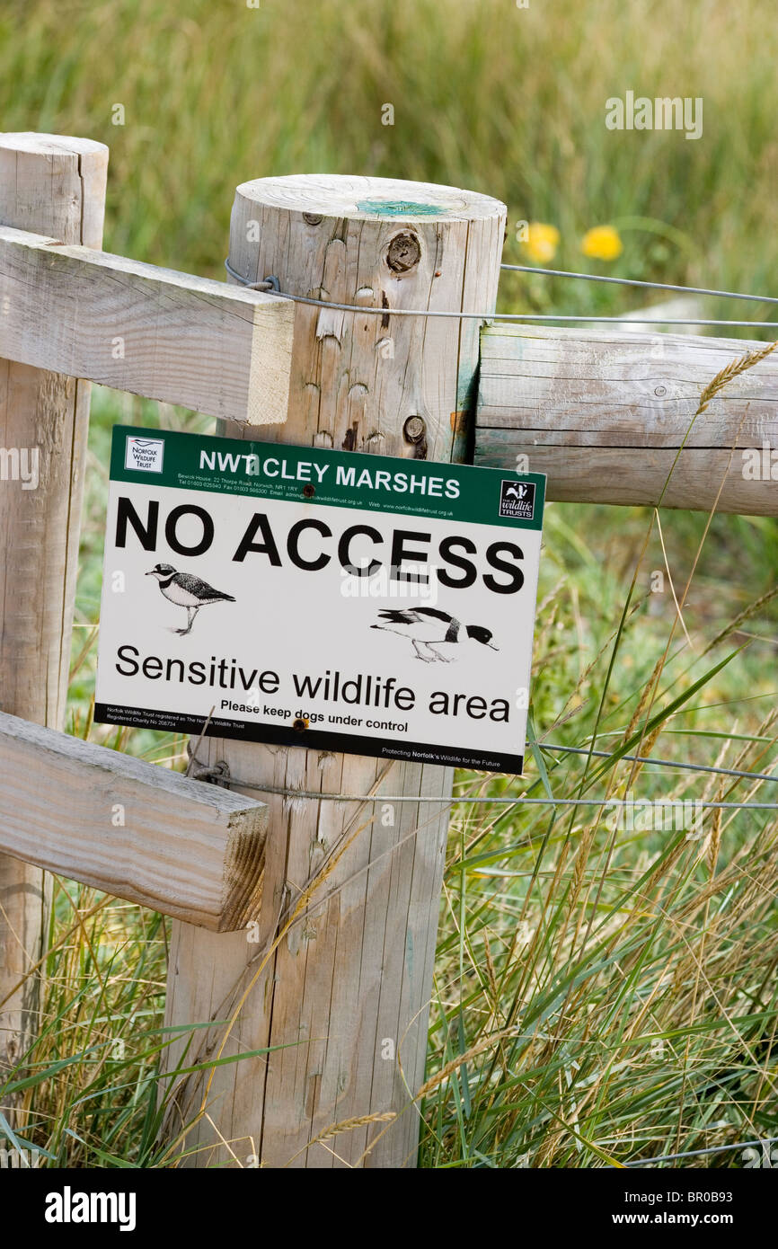 Wildlife area sign hi-res stock photography and images - Alamy