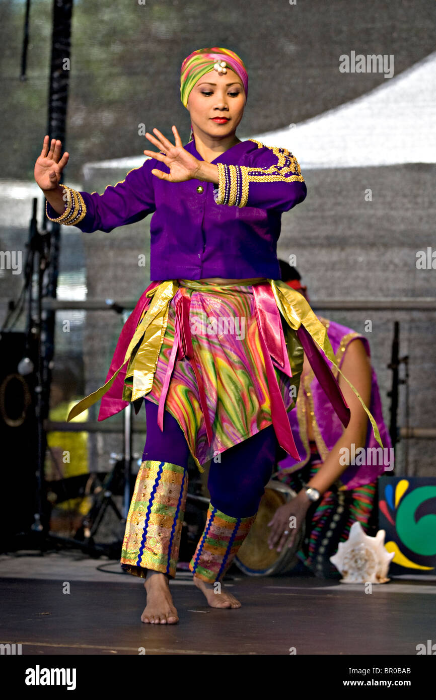Filipino Dance Group Lahing Kayumanggi High Resolution Stock ...