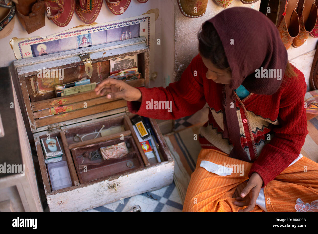 Girl selling leather shoes in the village of Mandawa Stock Photo - Alamy