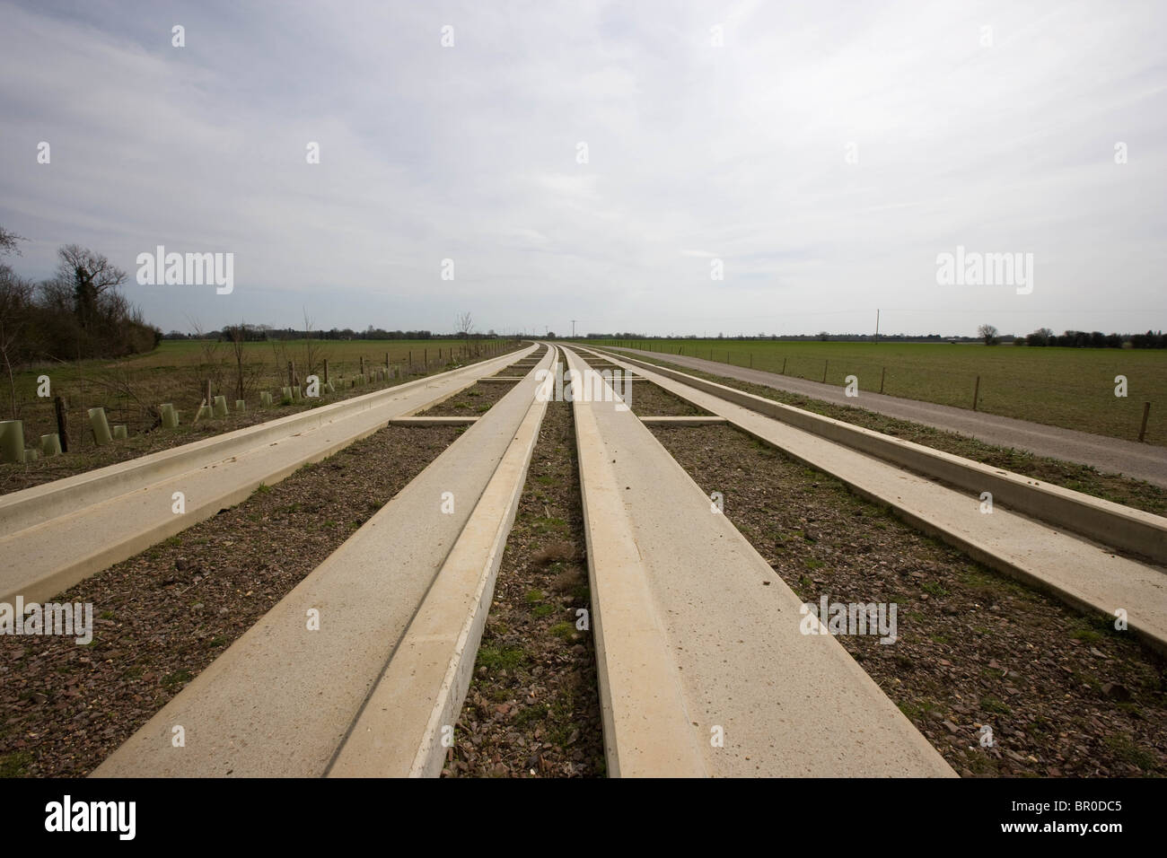 Cambridge guided busway runs between hi-res stock photography and ...
