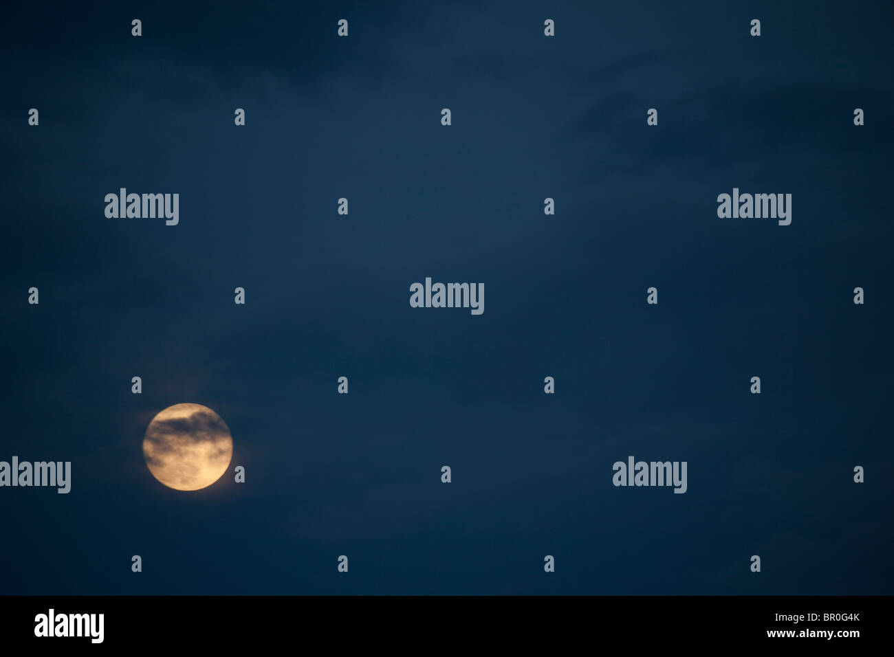 Clouds move over full moon hi-res stock photography and images - Alamy
