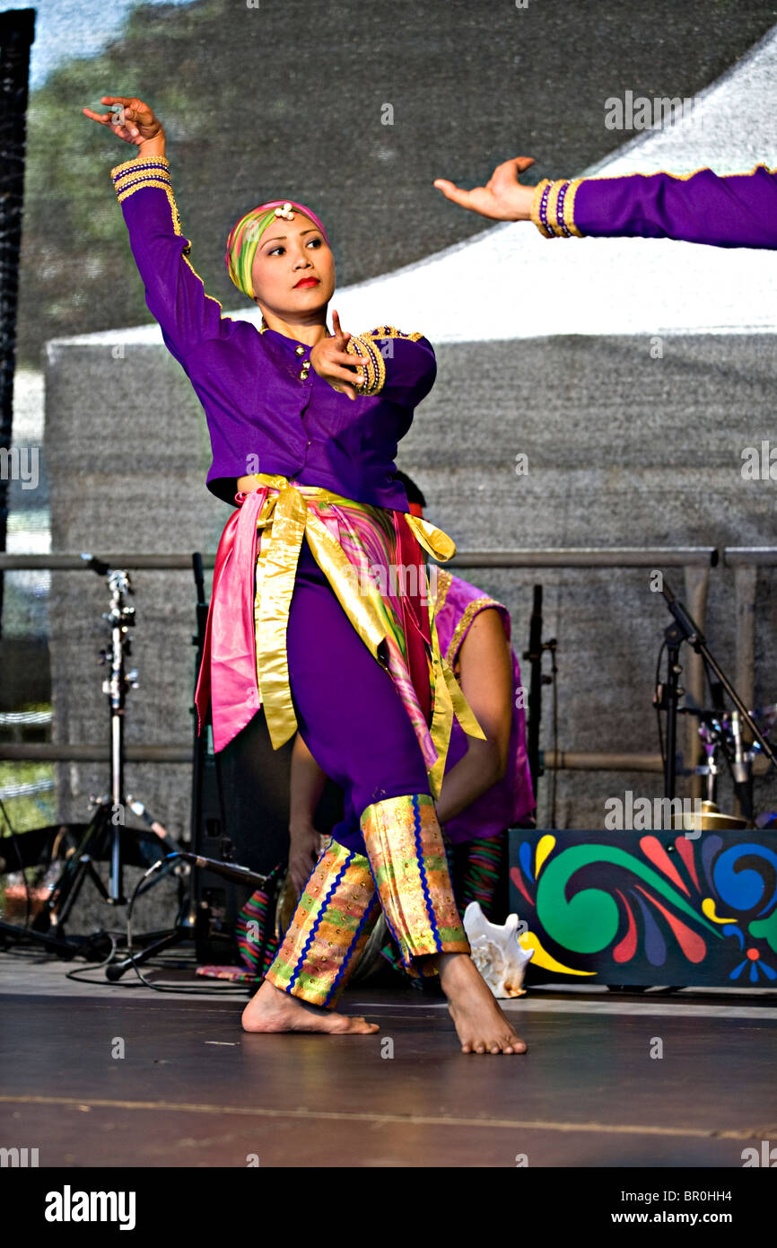 Member filipino dance group lahing hi-res stock photography and images ...