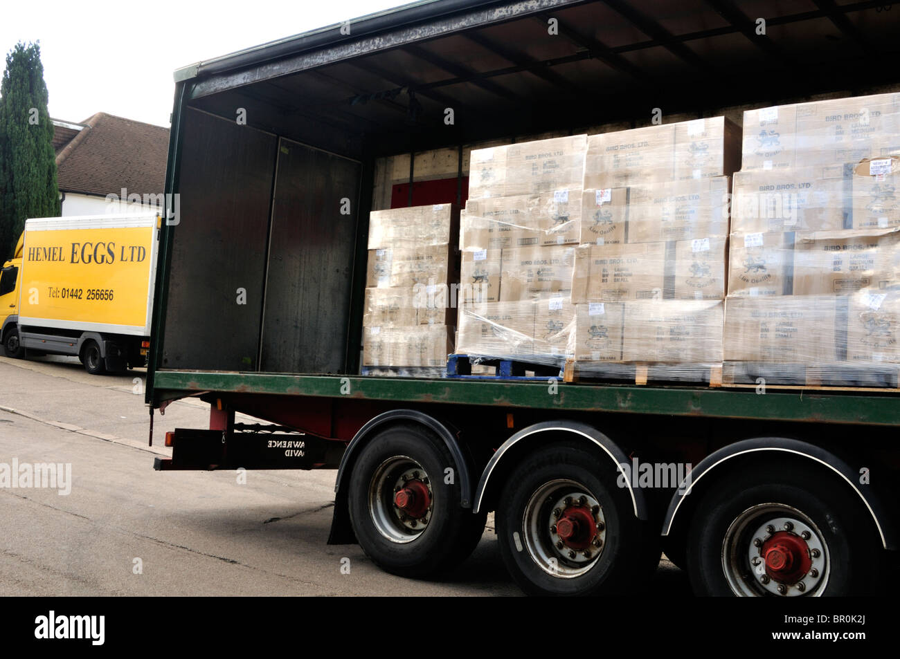 Unloading food lorry hi-res stock photography and images - Alamy