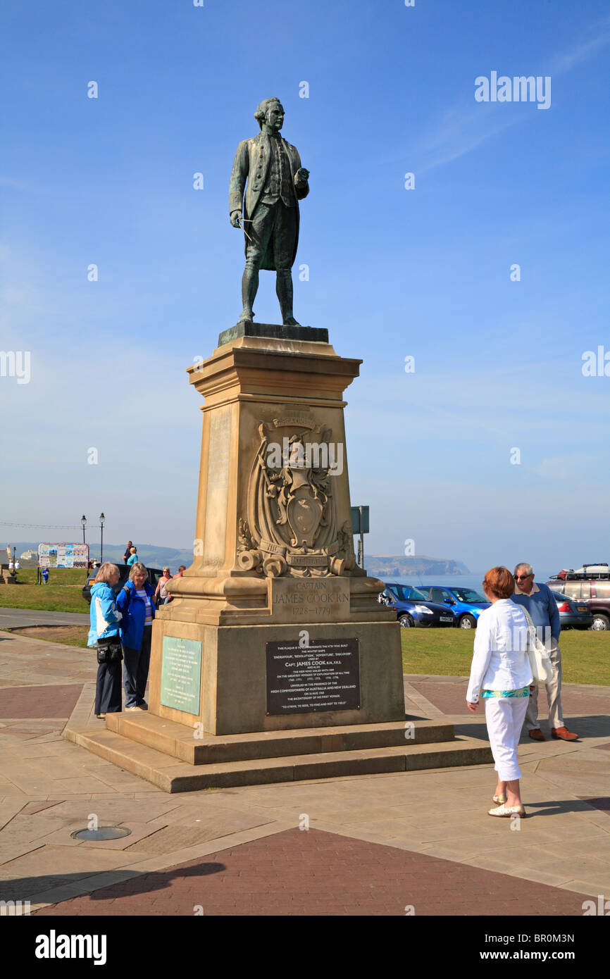 Whitby james cook statue hi-res stock photography and images - Alamy