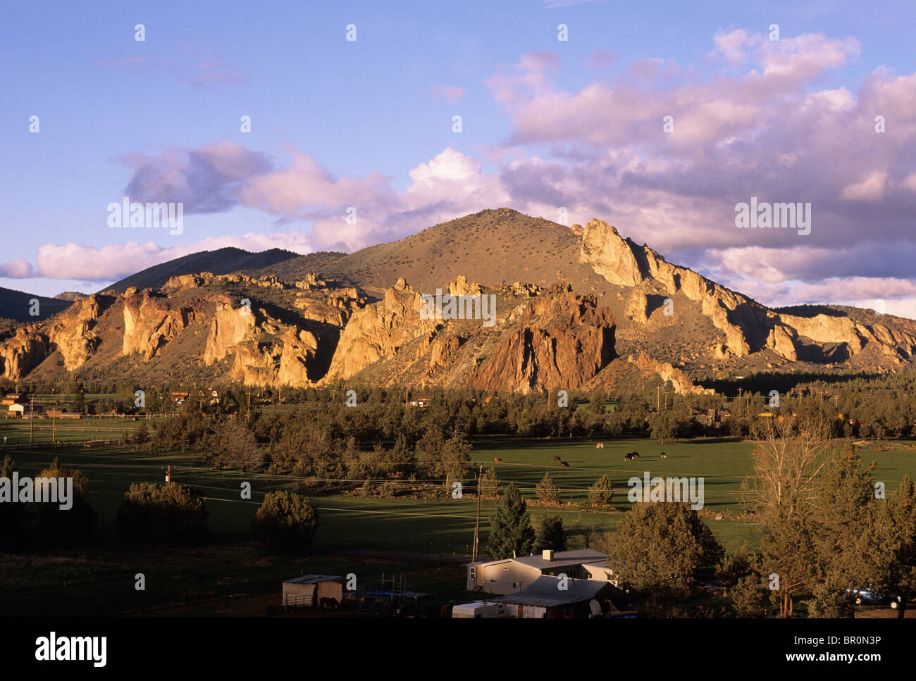 Overlook at smith rock hi-res stock photography and images - Alamy