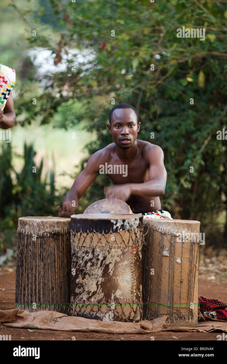 African traditional music hi-res stock photography and images - Alamy