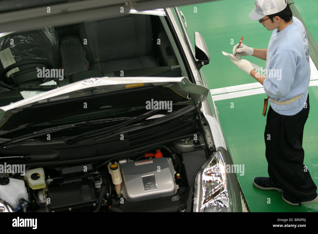 Factory Japan Worker Stock Photos & Factory Japan Worker Stock Images ...