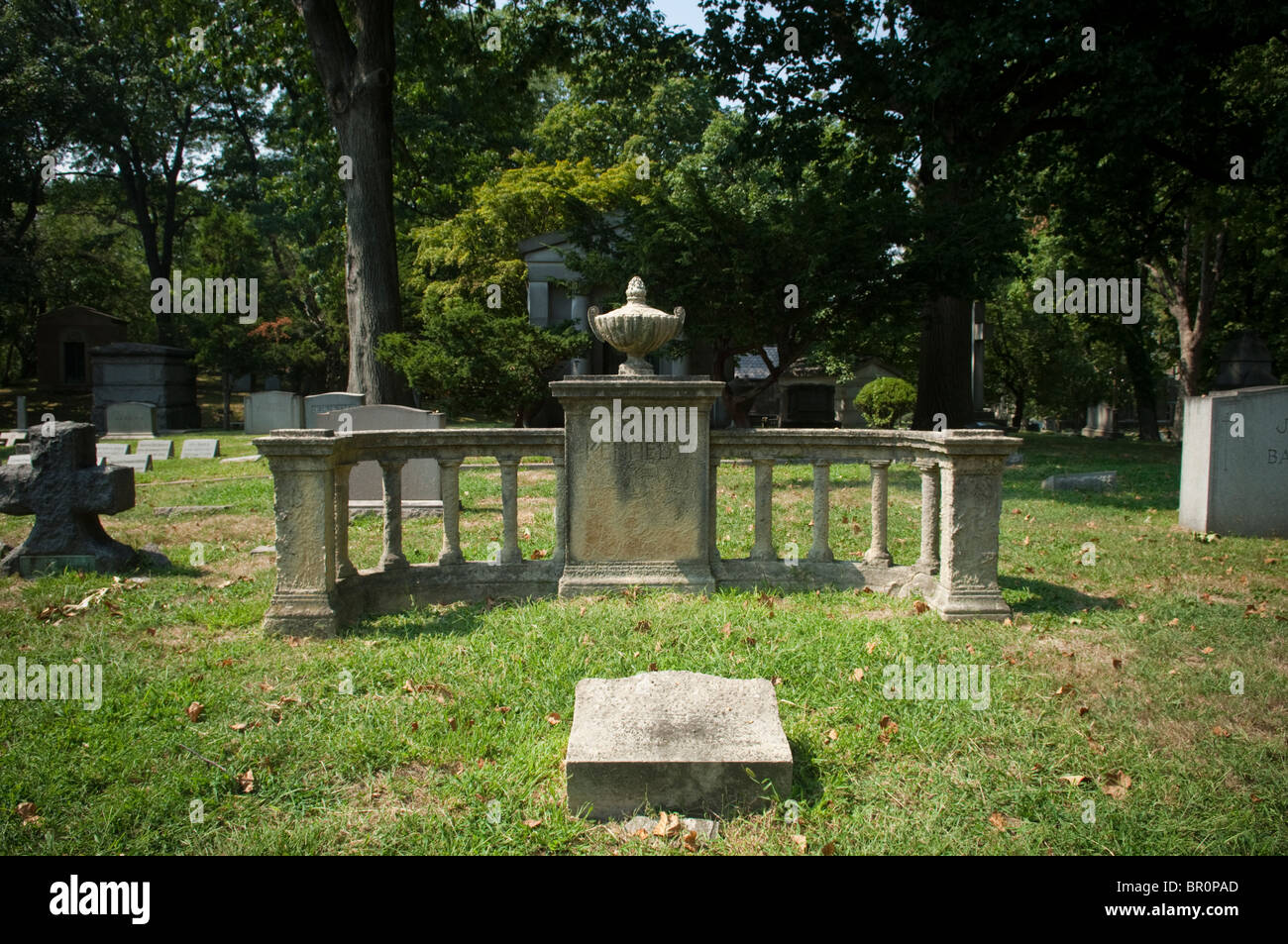 The Trinity Church Cemetery and Mausoleum in the New York neighborhood ...