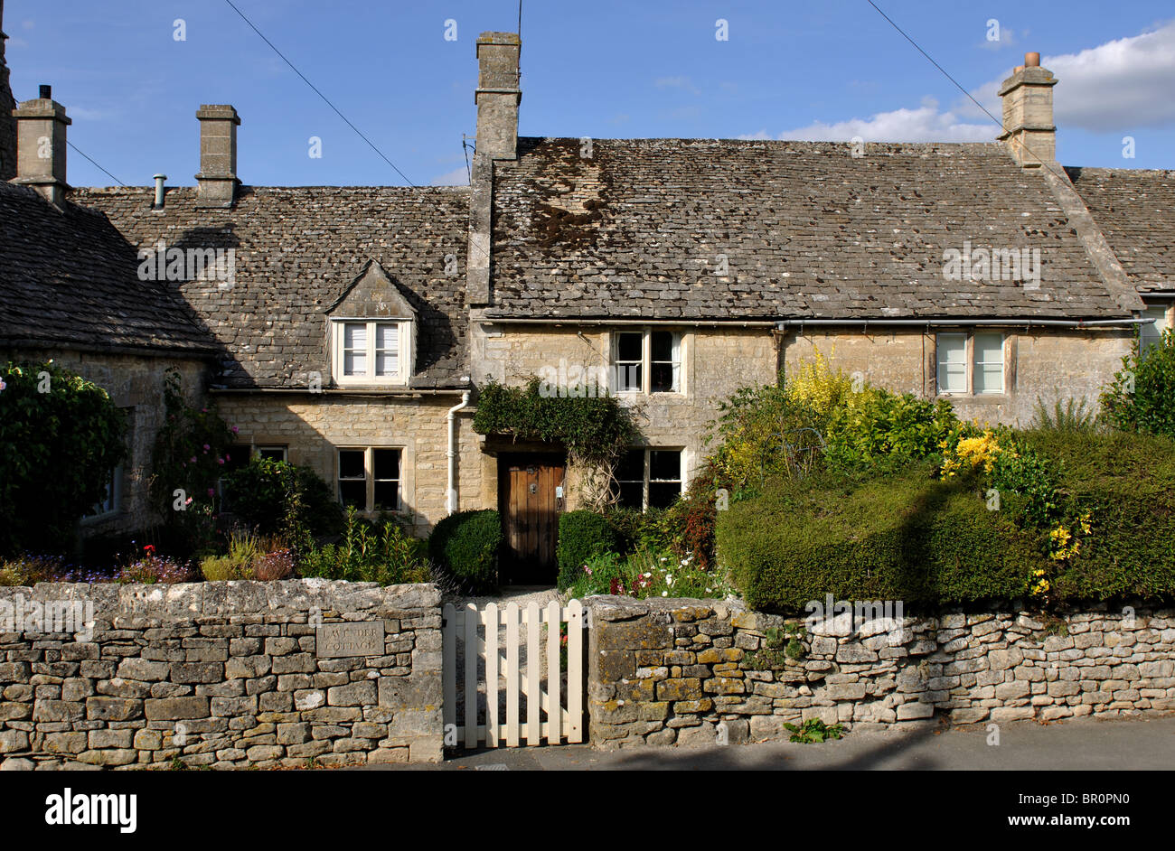 Cottages in Windrush village, Gloucestershire, England, UK Stock Photo ...