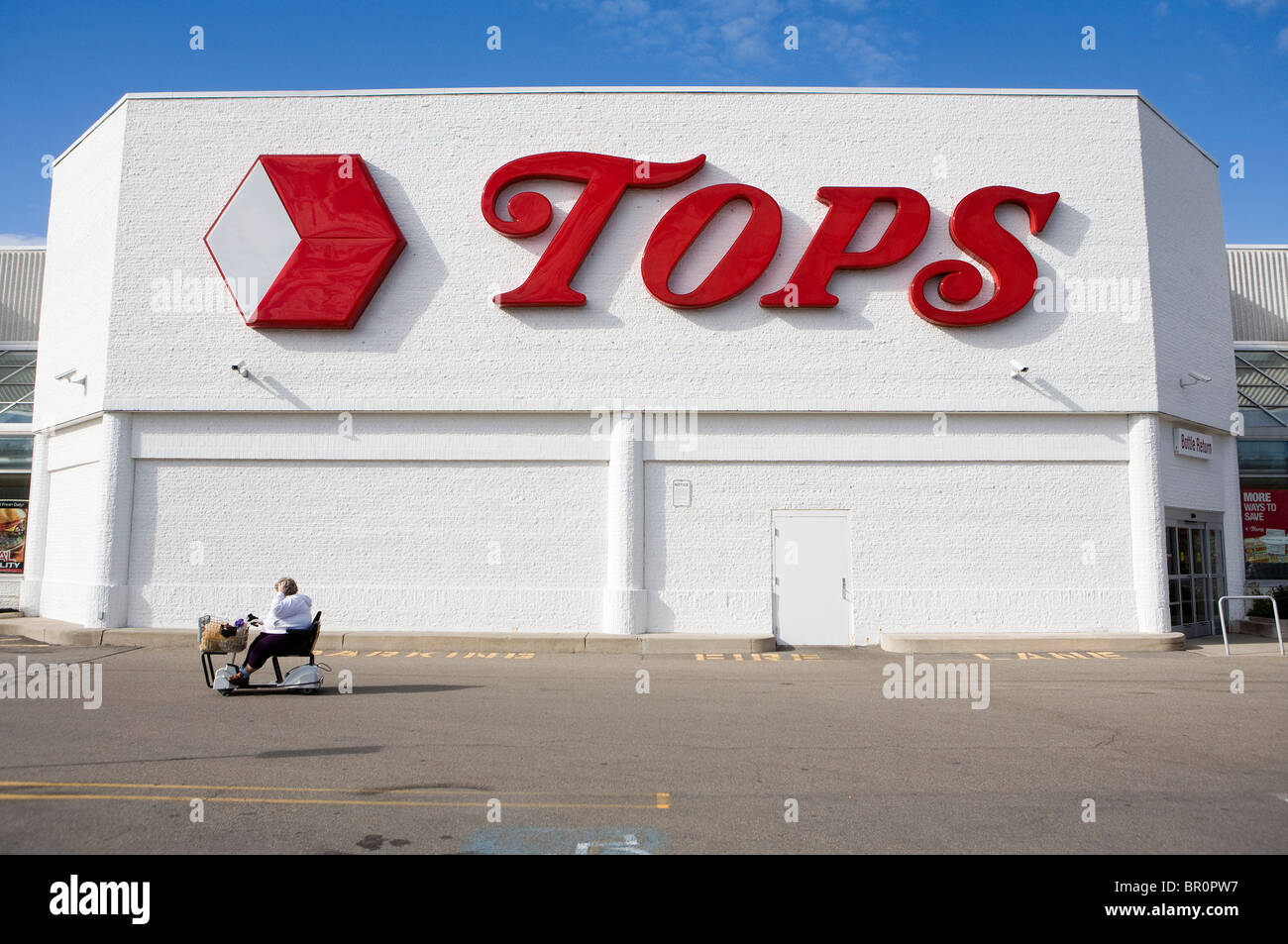 Grocery store building hi-res stock photography and images - Alamy