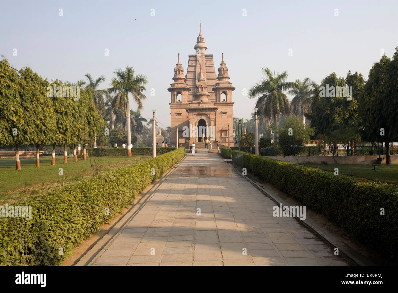 Mulagandha Kutir Vihara temple "Isipatana Deer Park" where Buddha ...