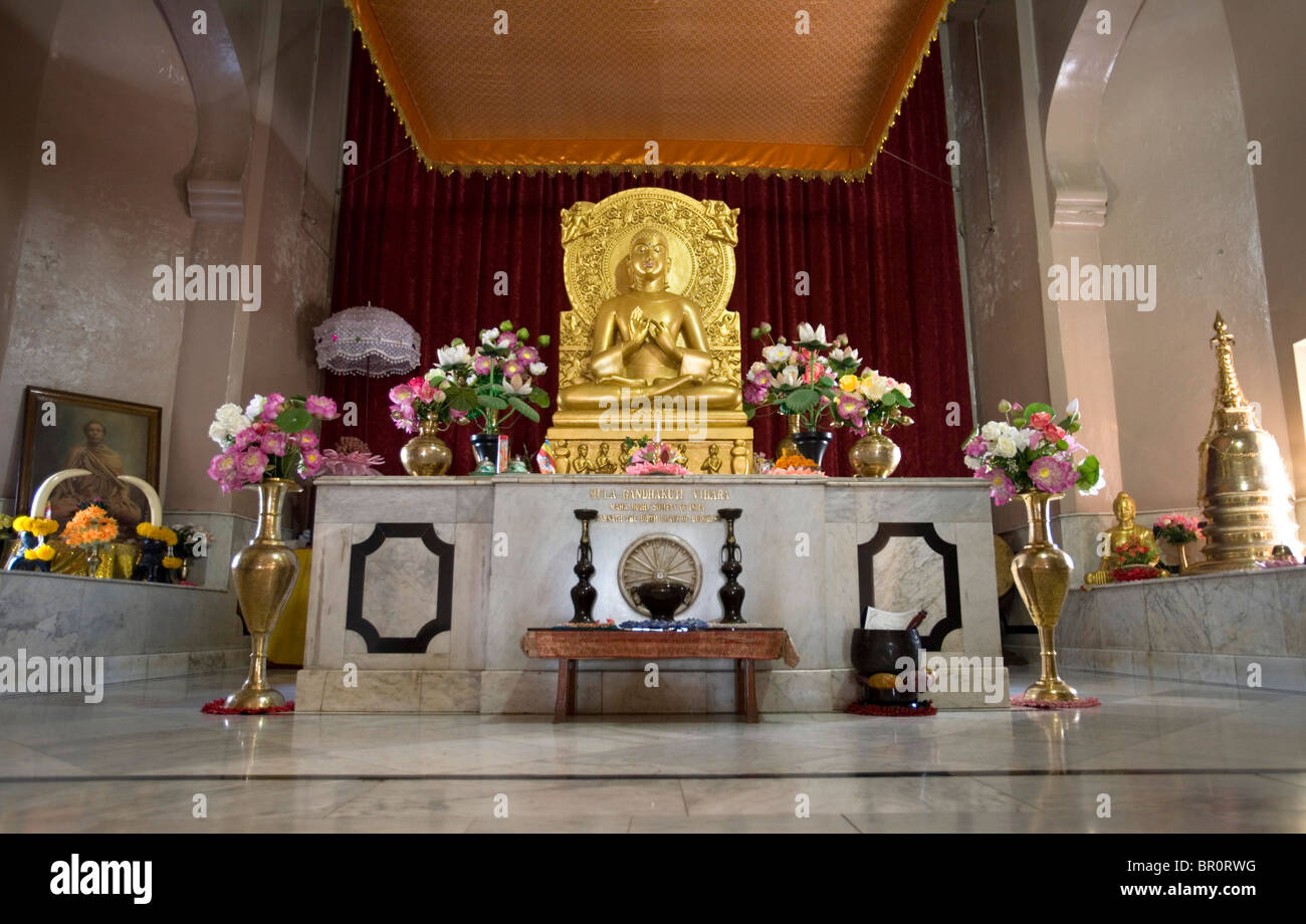 Mulagandha Kutir Vihara temple "Isipatana Deer Park" where Buddha ...