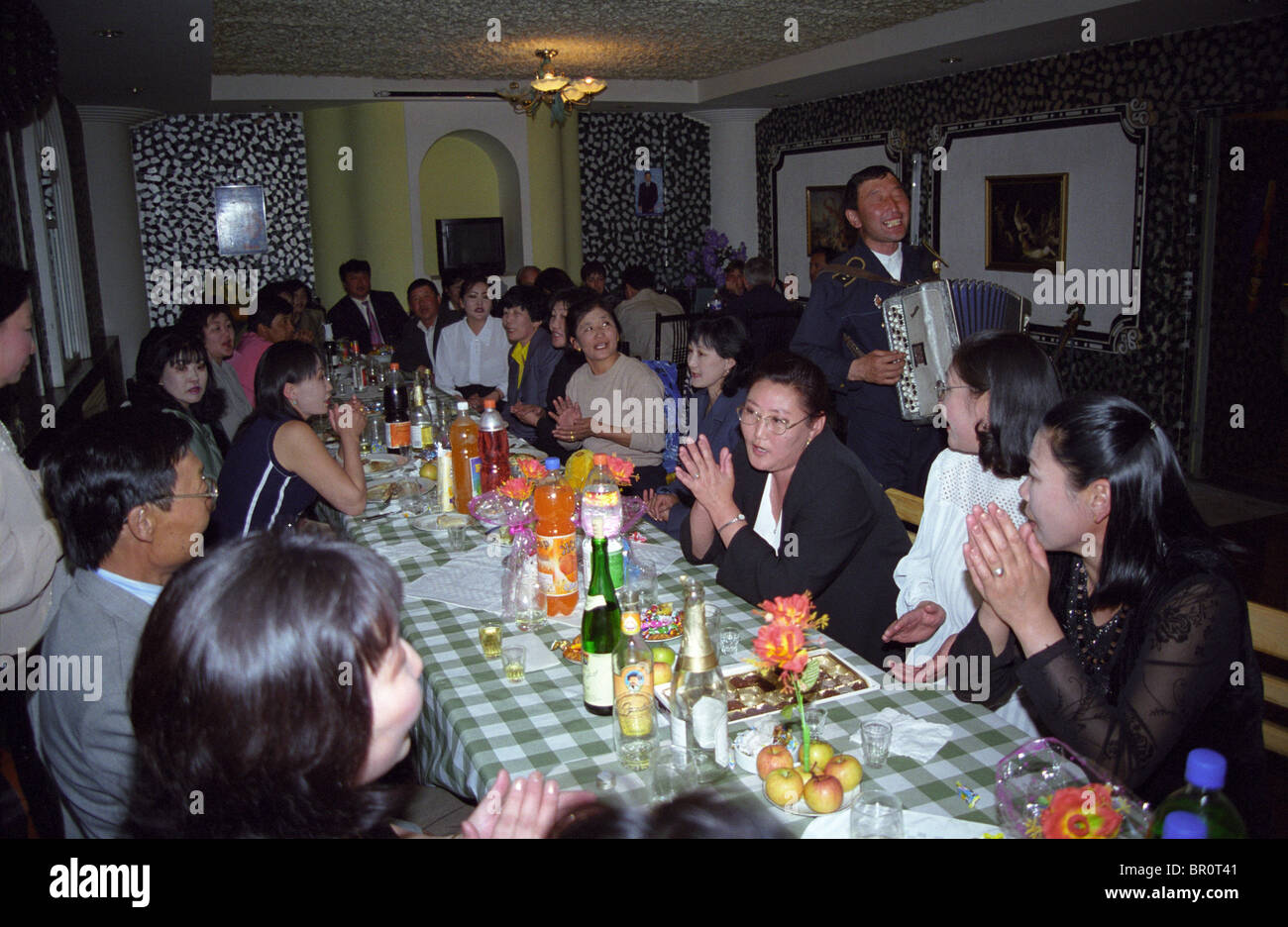 Banquet in Mongolia mongolie Mongolie traditional dress native people ...