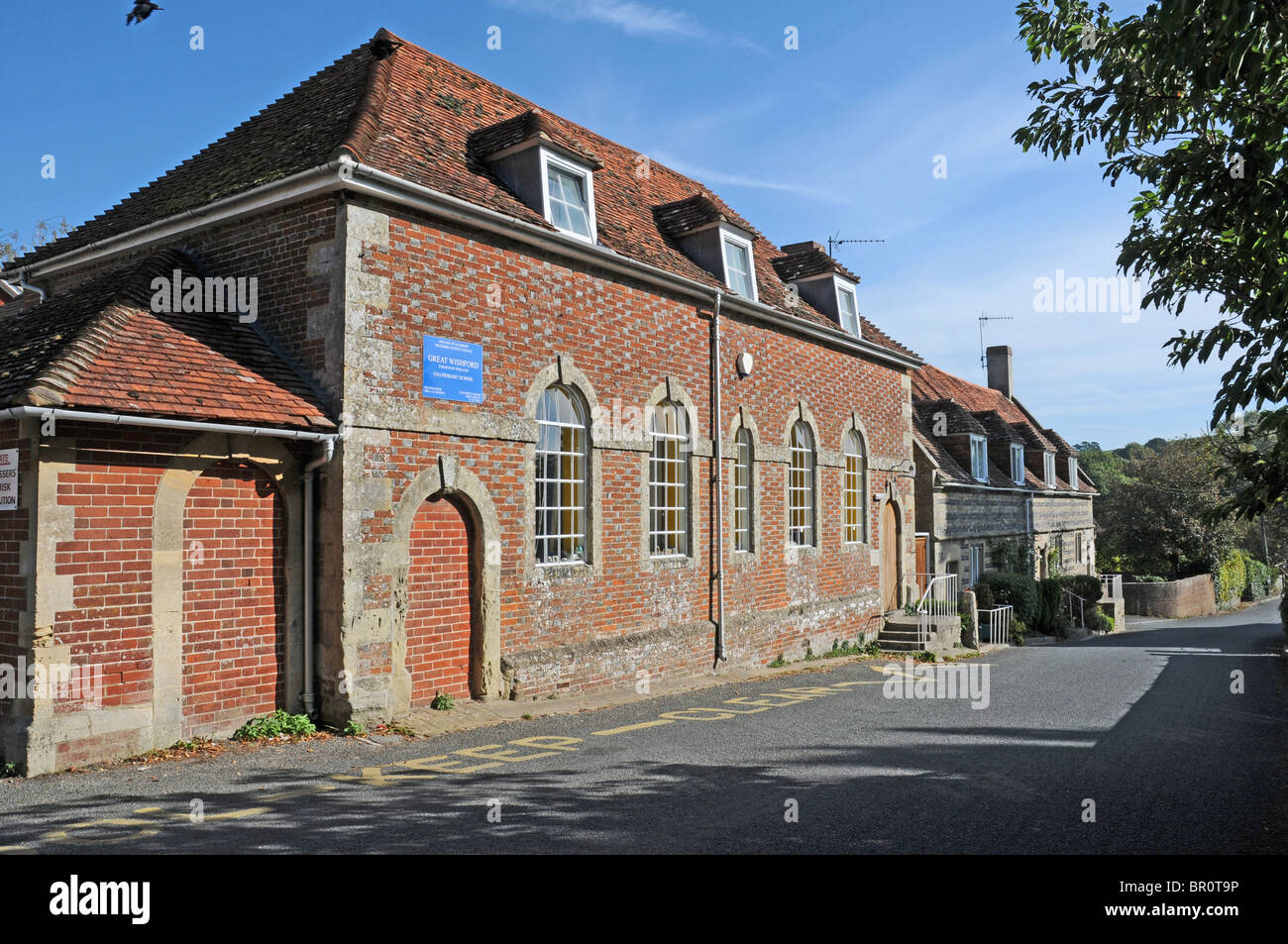 Junior school building hi-res stock photography and images - Alamy