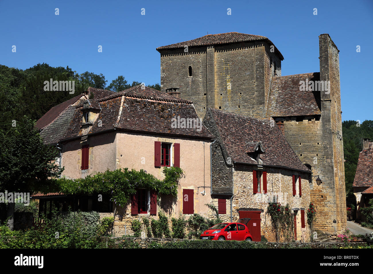 Medieval village of france hi-res stock photography and images - Alamy
