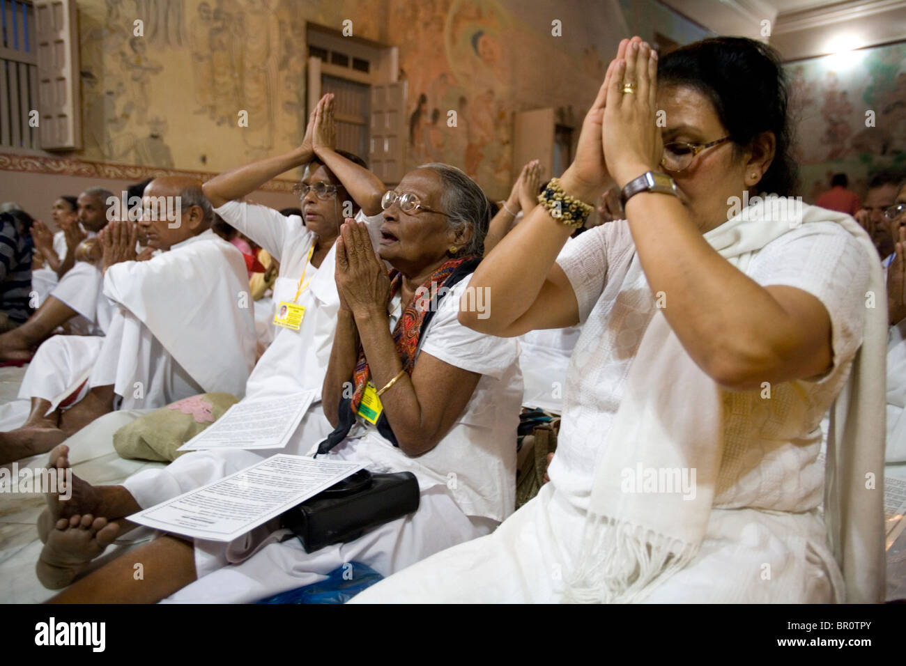 Buddhist Worshipers at Mulagandha Kutir Vihara temple "Isipatana Deer ...