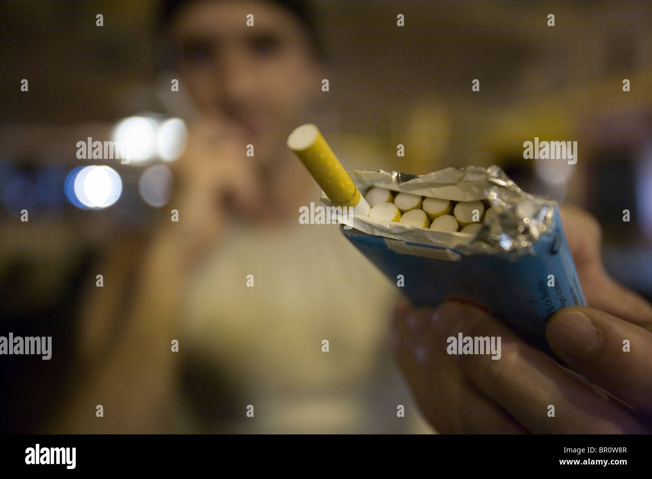 Cigarette en hi-res stock photography and images - Alamy