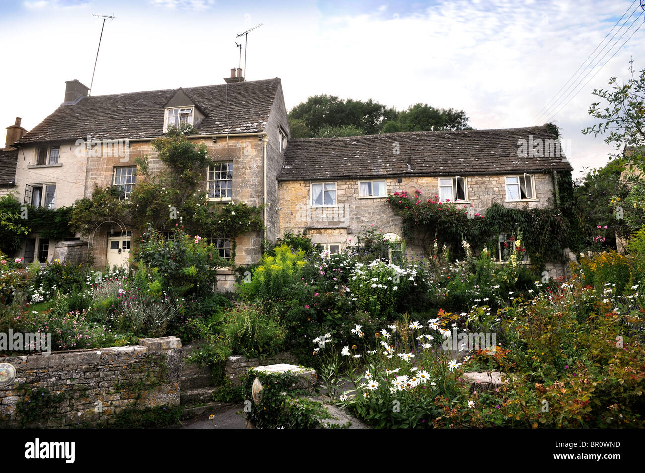 Exterior of a row of Cotswold cottages Gloucestershire UK Stock Photo ...