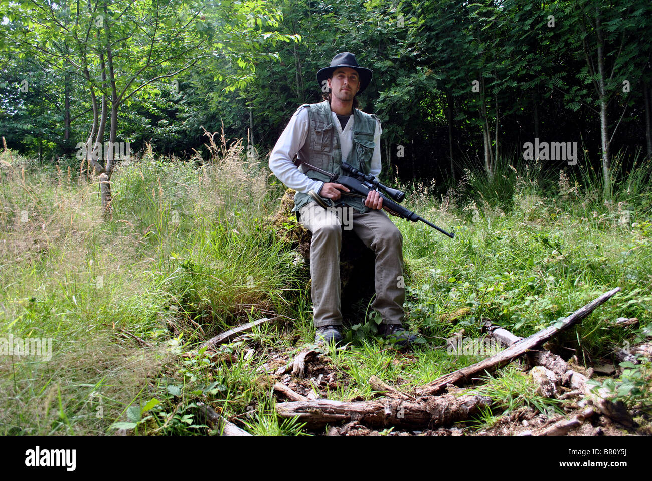 Man holding rifle rifle hi-res stock photography and images - Alamy