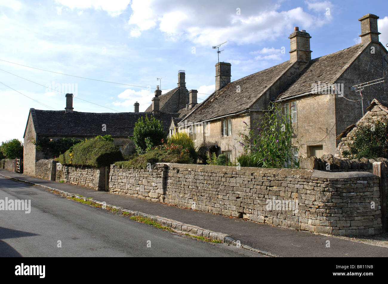 Cottages in Windrush village, Gloucestershire, England, UK Stock Photo ...