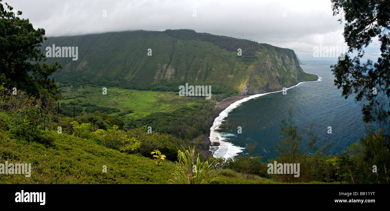 Waipi'o Valley Lookout Panorama. A wide and detailed view of the Waipi ...